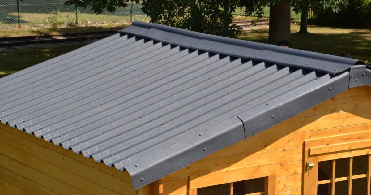 Plaque bitumée ou plaque polycarbonate : découvrez le comparatif